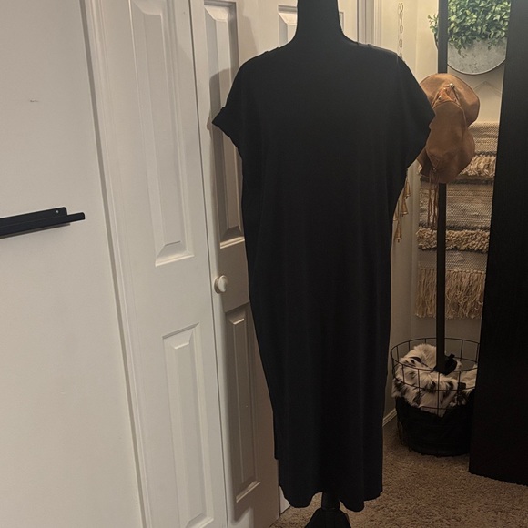 Zenana Outfitters | Dresses | Zenana Classic Black Midi Dress | Poshmark